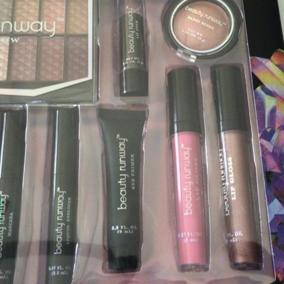 Beauty Runway | Makeup | Brand New Beauty Runway 3piece Makeup Set ...